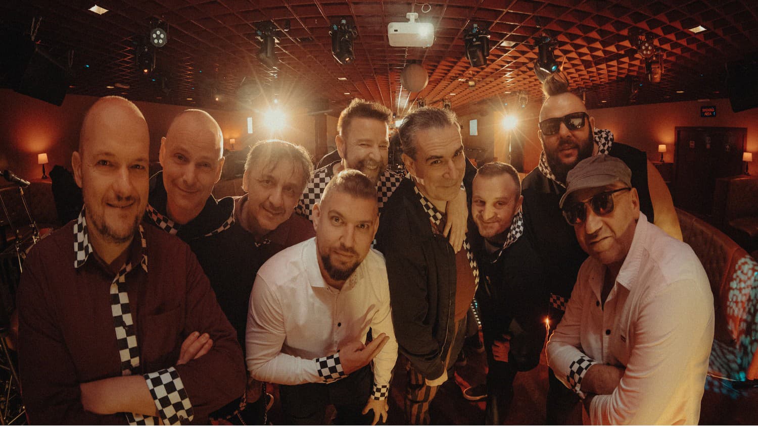 Polemic vydáva album 11SKA. Obsahuje hity Tancuj, Staré časy, Dokonalý ...