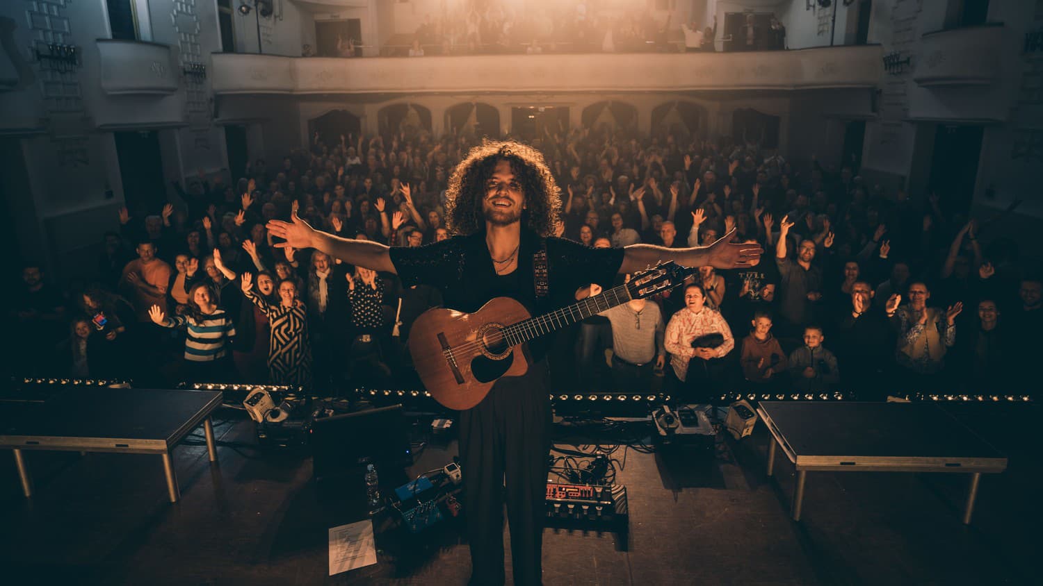 Gitarový virtuóz Dávid Bílek predstavuje romantickú R&B novinku. Pri ...