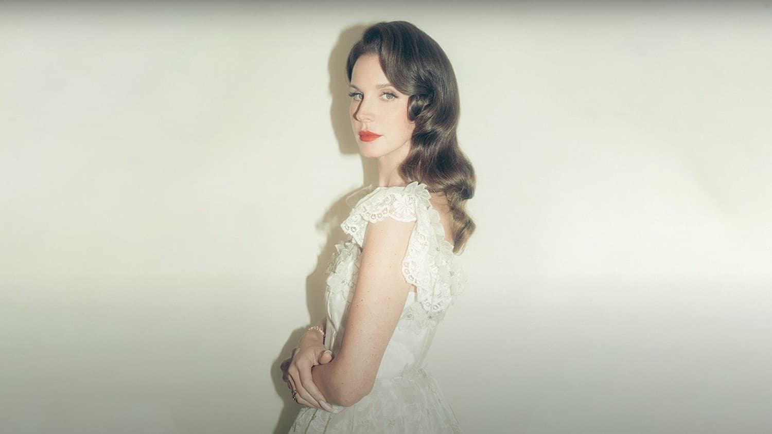 Lana Del Rey zverejnila vzletený introspektívny singel Bluebird | Hudba.sk