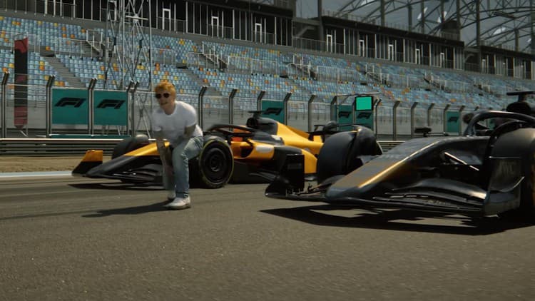 Ed Sheeran vás vezme so skladbou Drive na divokú jazdu okruhu F1 | Hudba.sk