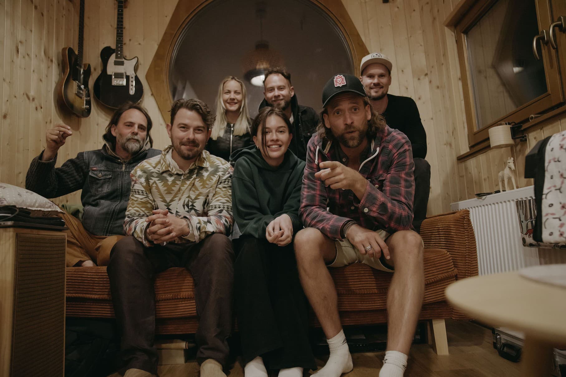 VIDEO: Colorful People a Richard Autner prinášajú silný česko-slovenský ...